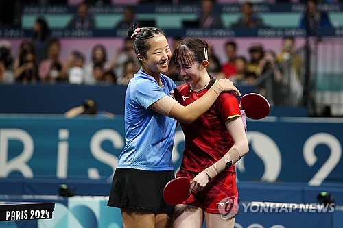 신유빈이 안아준 日 선수, '가미카제 찬양' 논란…中도 반발→"일본은 가해자" 댓글도 홍수 - 나무뉴스