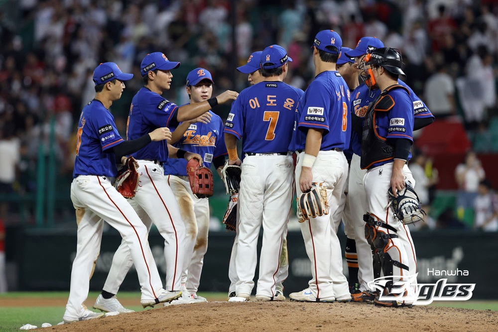 이렇게 가슴 뛰는 '5위 싸움' 있었나?…한화-롯데 '8치올' 시동, SSG-KT '주춤'→2.5G 내로 바글바글, 매일 순위 바뀐다 (엑스포츠뉴스) - 나무뉴스