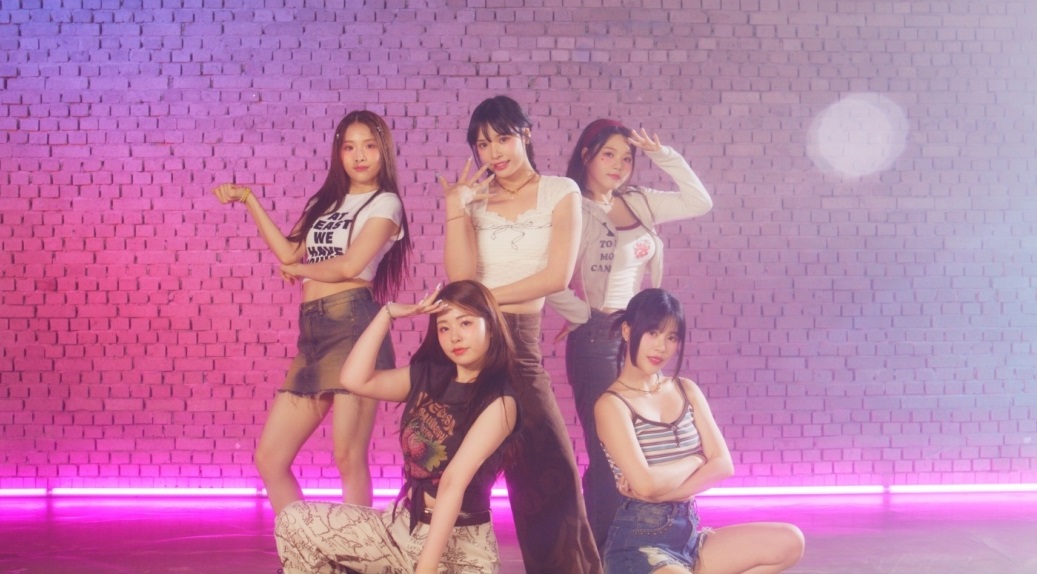 에이디야, 오늘(26일) 1년 만의 신곡 'RIZZ' 발매…반전 매력 '압도' (엑스포츠뉴스) - 나무뉴스