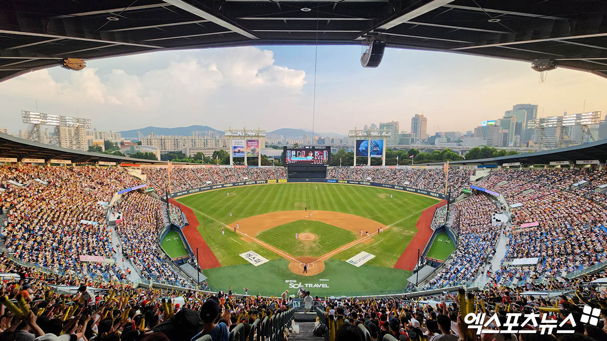 '꿈의 1000만' 관중, KBO리그와 팬들이 해냈다…암흑기 딛고 제2의 도약 성공 - 나무뉴스