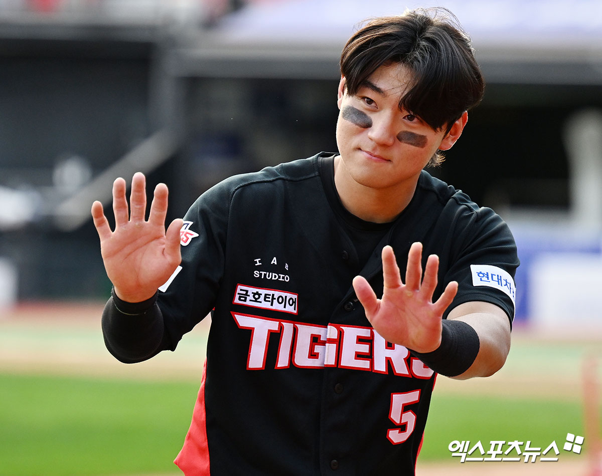 '니 땀시 살어야' 김도영 있으매 2017년 핵타선 부활…미친 호랑이 방망이는 'V12' 도전 최대 무기다 [KIA 정규시즌 우승] (엑스포츠뉴스) - 나무뉴스