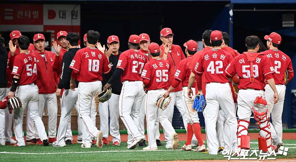 '파죽의 6연승' SSG, KT 밀어내고 5위 도약!…김광현, 수원서 '1975일' 만에 승리 [수원:스코어] (엑스포츠뉴스) - 나무뉴스