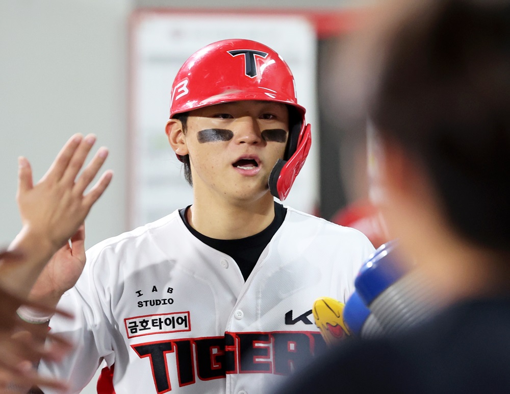 '아! 아쉽다' 김도영, 토종 최초 40-40 끝내 불발…'윤도현 데뷔 홈런' KIA, NC 10-5 꺾고 최종전 승리 [광주:스코어] (엑스포츠뉴스) - 나무뉴스