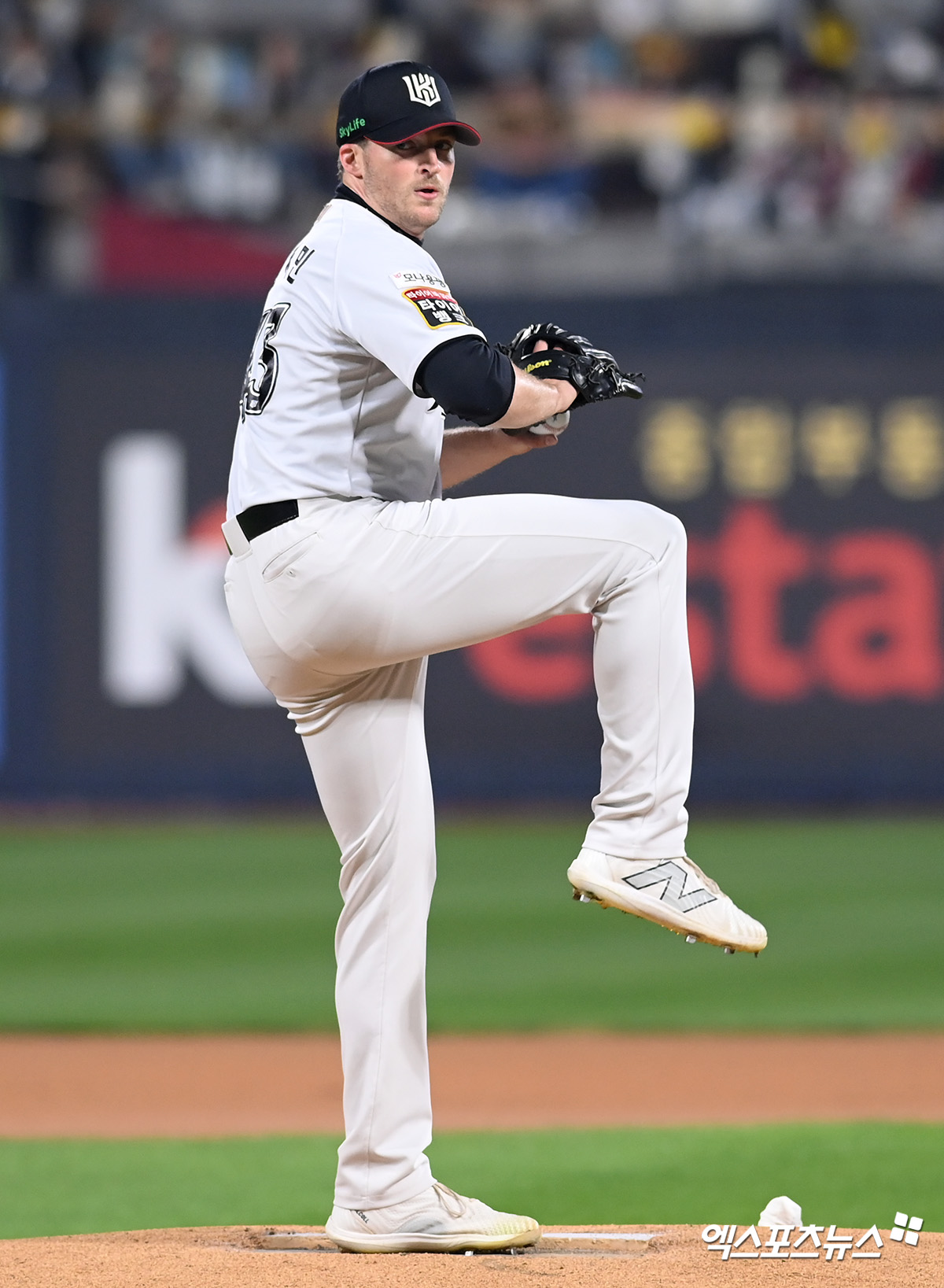 '1승2패' 벼랑 끝 몰린 KT…이강철 감독 "또 '0%'에 도전하네요" [준PO3] (엑스포츠뉴스) - 나무뉴스