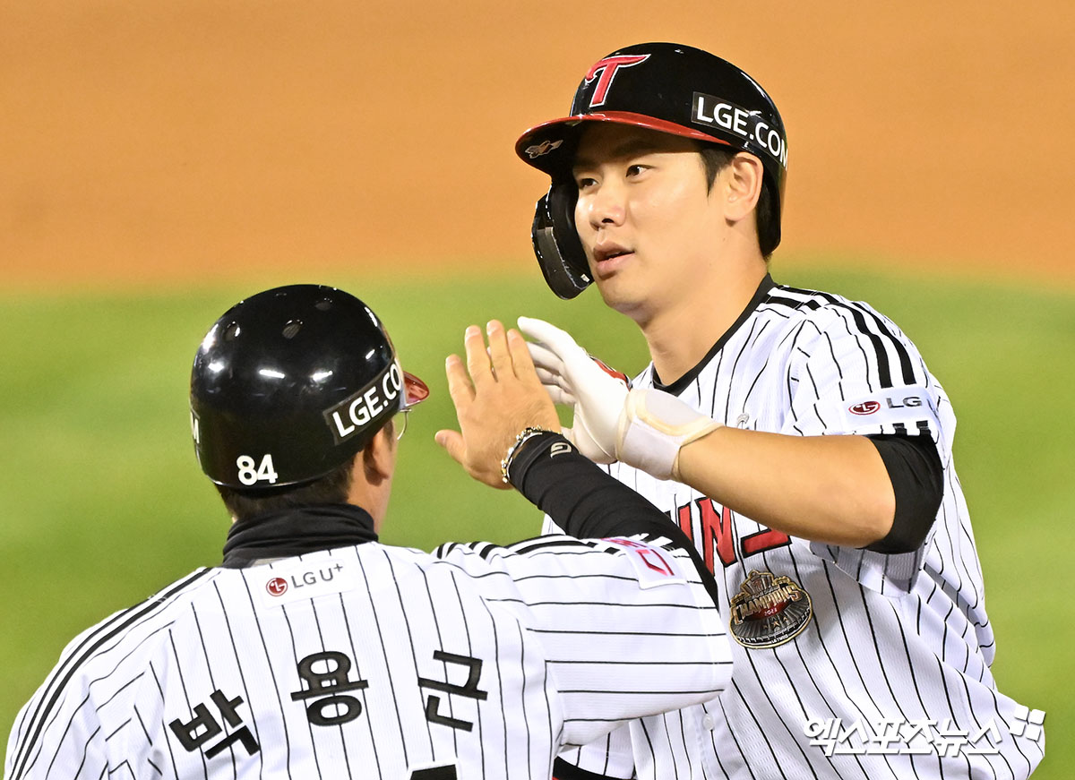 삼성 레예스 vs LG 최원태, 선발투수를 공략하라…누가 누가 잘 쳤을까 [PO1] (엑스포츠뉴스) - 나무뉴스