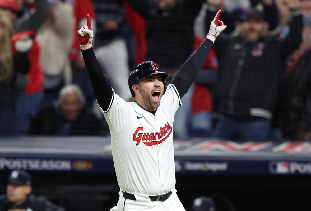 '양키스 봤나?' 야구는 9회말 2아웃부터!…'노엘 동점포+프라이 끝내기포' 클리블랜드, ALCS 3차전 7-5 승리 (엑스포츠뉴스) - 나무뉴스