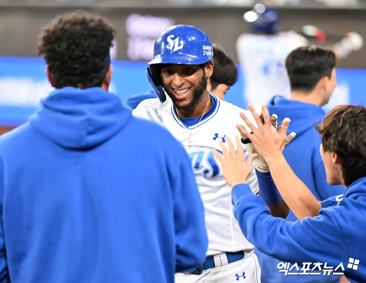 삼성 복덩이 외인타자 "KIA 좋은 팀, 그러나 우리가 더 강하다고 믿어"…홈런보다 '출루 먼저' 외쳤다 [KS1] (엑스포츠뉴스) - 나무뉴스
