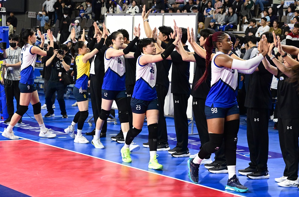 '디펜딩 챔피언' 현대건설, IBK 꺾고 첫승 신고…모마-양효진 40점 합작 - 나무뉴스