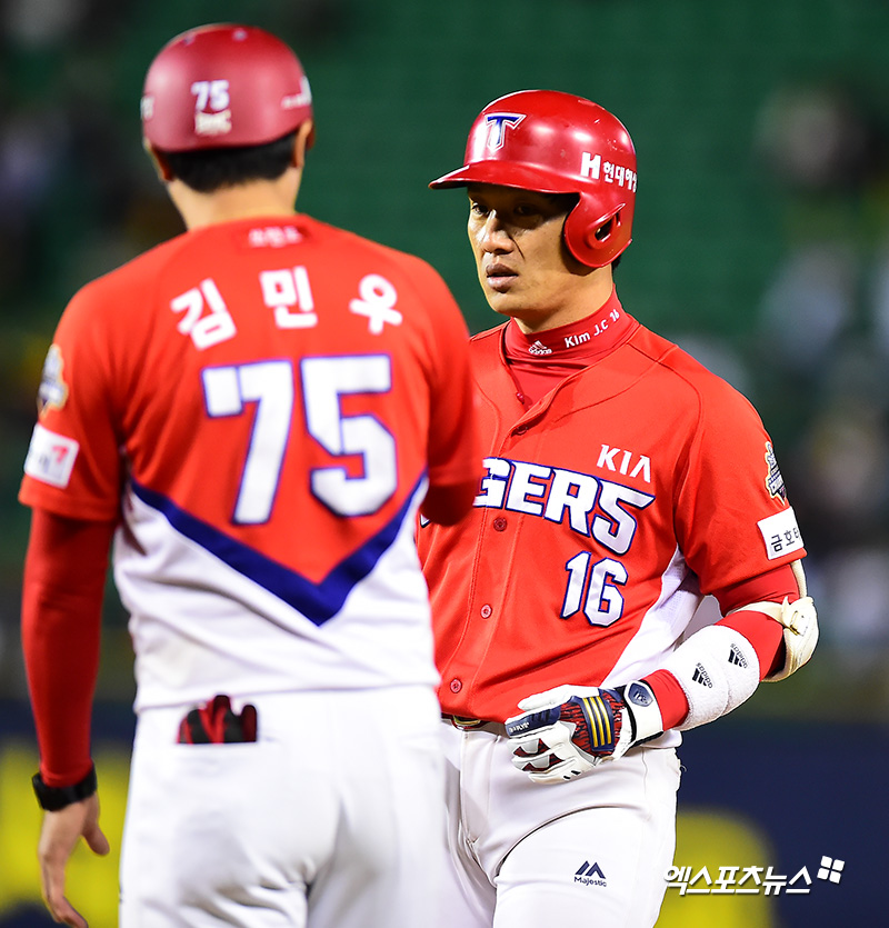 KIA 벌써 V13 준비? 'V11 멤버' 김주찬, KIA 벤치코치 맡는다…김민우 코치도 컴백 [공식발표] - 나무뉴스