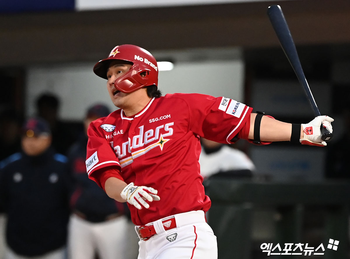 '리빙 레전드' 최정, FA 신청한다…SSG 잔류 확실시 "6일 계약 후 발표 예정" (엑스포츠뉴스) - 나무뉴스