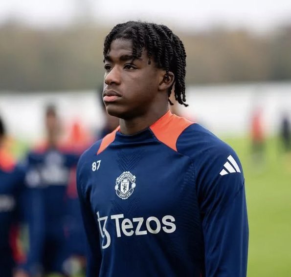 맨유 아모림, 데뷔전부터 도박하나…'16세+193cm' 초대형 CB 기용? "이미 감독 눈길 사로잡아" (엑스포츠뉴스) - 나무뉴스