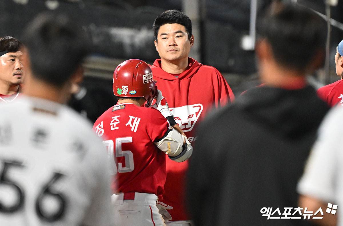 "새벽 2시에 러닝머신 30분씩"…'최고령 홀드왕→FA 계약' 노경은, SSG 동료들 고개 끄덕인 이유 [인천 현장] - 나무뉴스