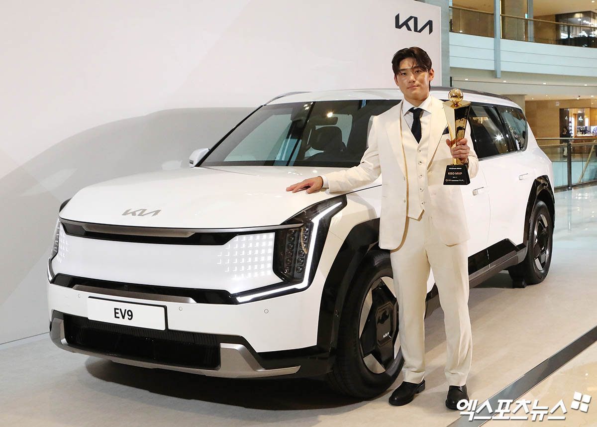 KBO MVP 김도영 '부상으로 EV9 받았어요'[포토] - 나무뉴스