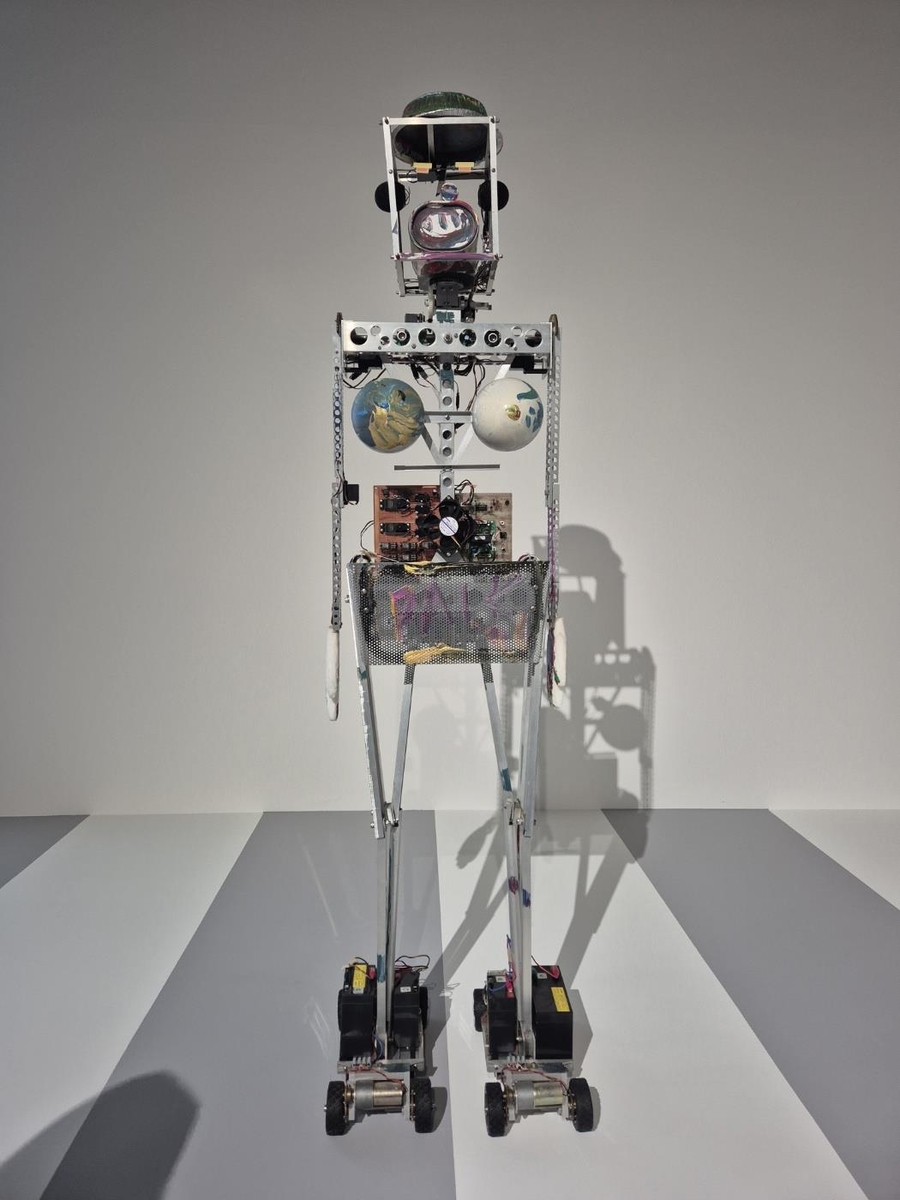 제대로 보기 힘들었던 백남준…부산서 사후 국내 최대 회고전 - 나무뉴스