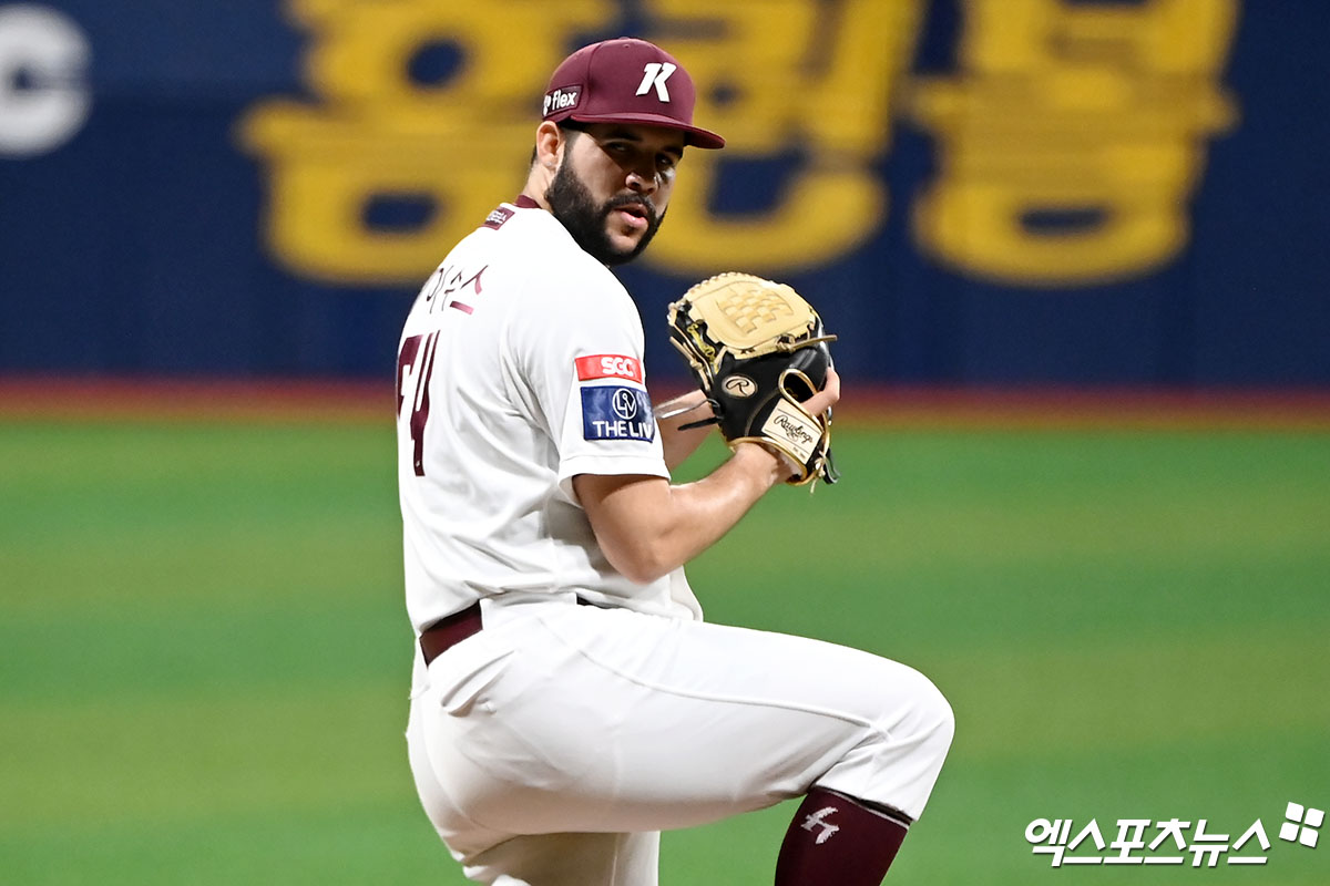 '3G 19이닝 ERA 0.00' LG 타선 꽁꽁 묶던 그 투수…KT서도 저격수 되나 (엑스포츠뉴스) - 나무뉴스