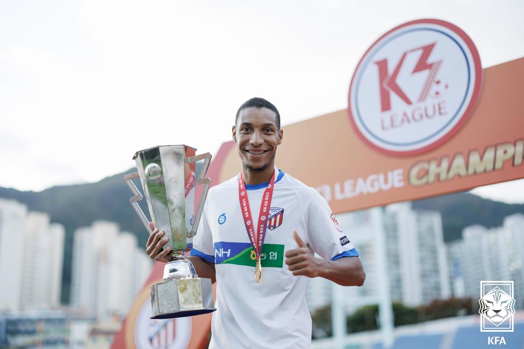 '18세' 전북 준프로 진태호, K4리그 MVP 수상…시흥 까밀로는 K3 3관왕 싹쓸이 - 나무뉴스