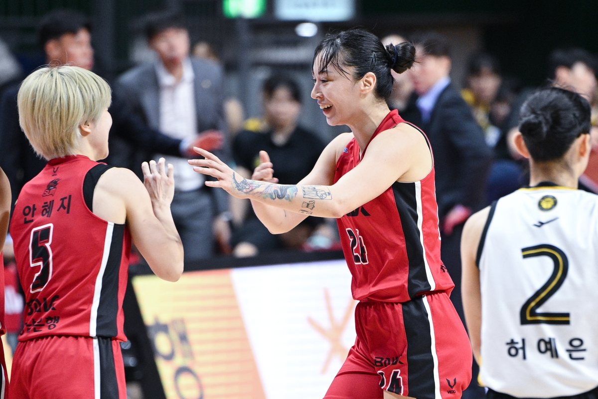 '김소니아 20점' 여자농구 BNK, KB 완파…시즌 10승 선착 - 나무뉴스