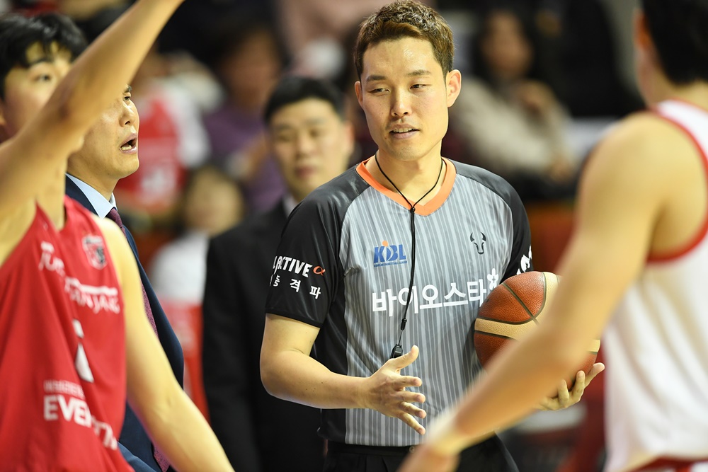 "과오에 맞는 징계 내릴 것"…KBL, 6일 SK-정관장 심판진 운영 미숙 인정→강력 처벌 예고 [공식 발표] (엑스포츠뉴스) - 나무뉴스