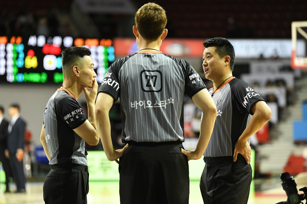 "과오에 맞는 징계 내릴 것"…KBL, 6일 SK-정관장 심판진 운영 미숙 인정→강력 처벌 예고 [공식 발표] - 나무뉴스