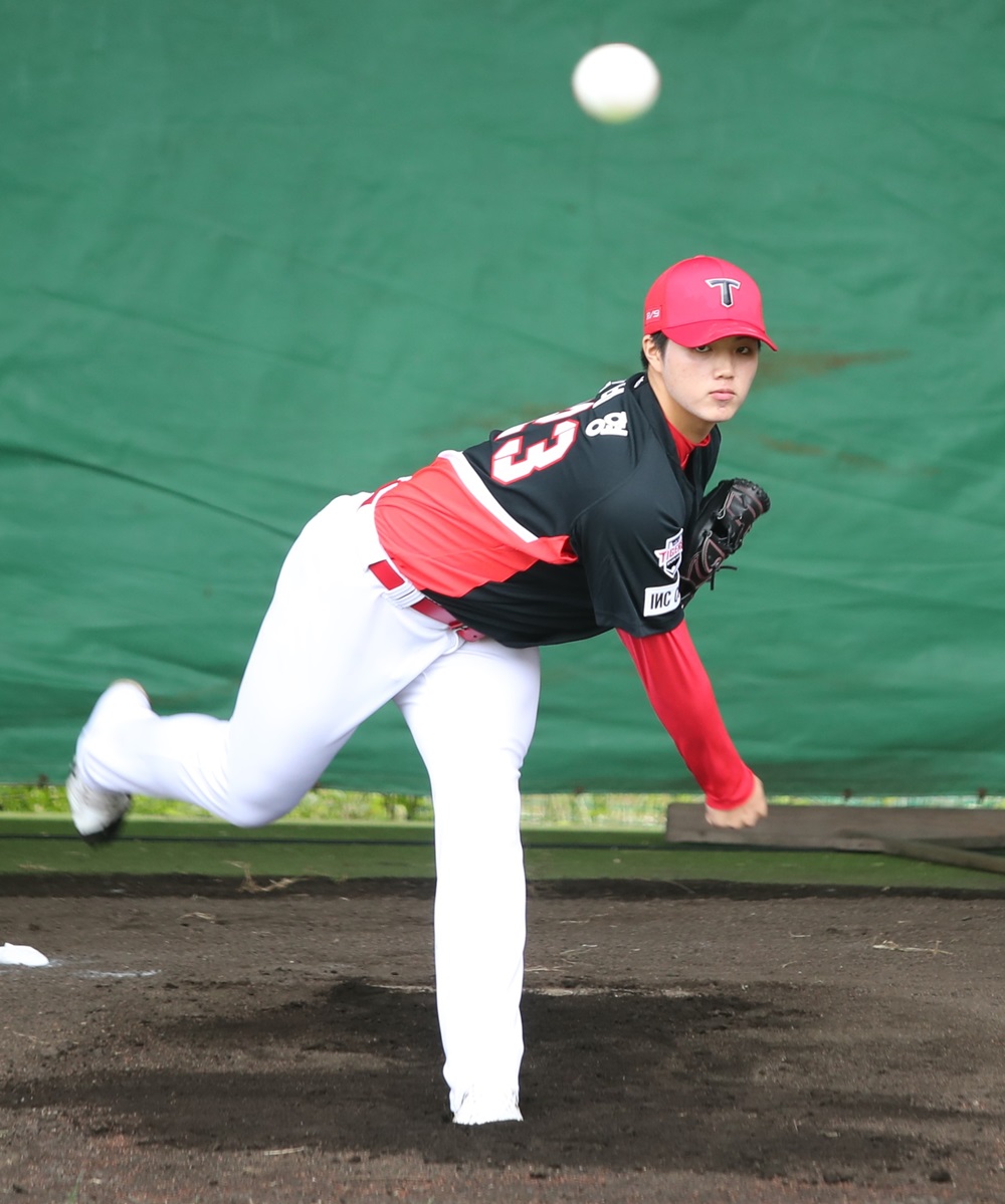 "자질 보인다" 황동하 잇는 히트 상품 또 탄생?…KIA 1R 우완 신인, 2025년 깜짝 선발 경쟁 가능할까 - 나무뉴스