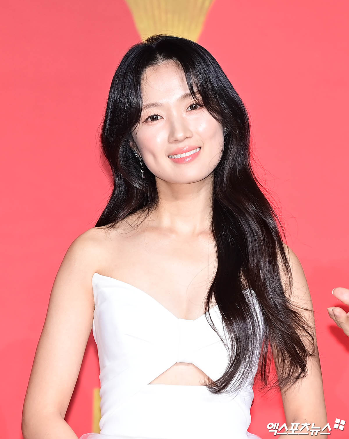 "SBS 딸 되겠다" 김혜윤, 첫 연기대상 참석+MC…내년 드라마 홍보까지 [SBS 연기대상] (엑스포츠뉴스) - 나무뉴스