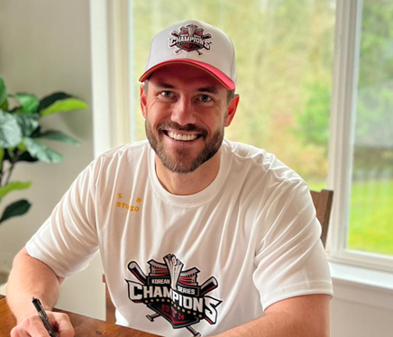 'KIA맨' 위즈덤+올러 K-손가락 하트 미쳤다!…타이거즈팬 향해 연말 인사 "내년에도 우승“ (엑스포츠뉴스) - 나무뉴스