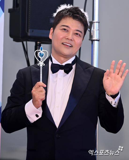 전현무, 막강한 '대상' 없는 SBS→MBC 동시 MC…트로피까지 거머쥘까 [엑's 초점] - 나무뉴스