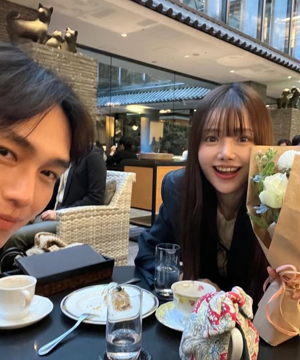 하연수, 日 훈남 배우에 꽃다발 받았다…"두 달 지난 생일 챙겨줘" 오붓 (엑스포츠뉴스) - 나무뉴스