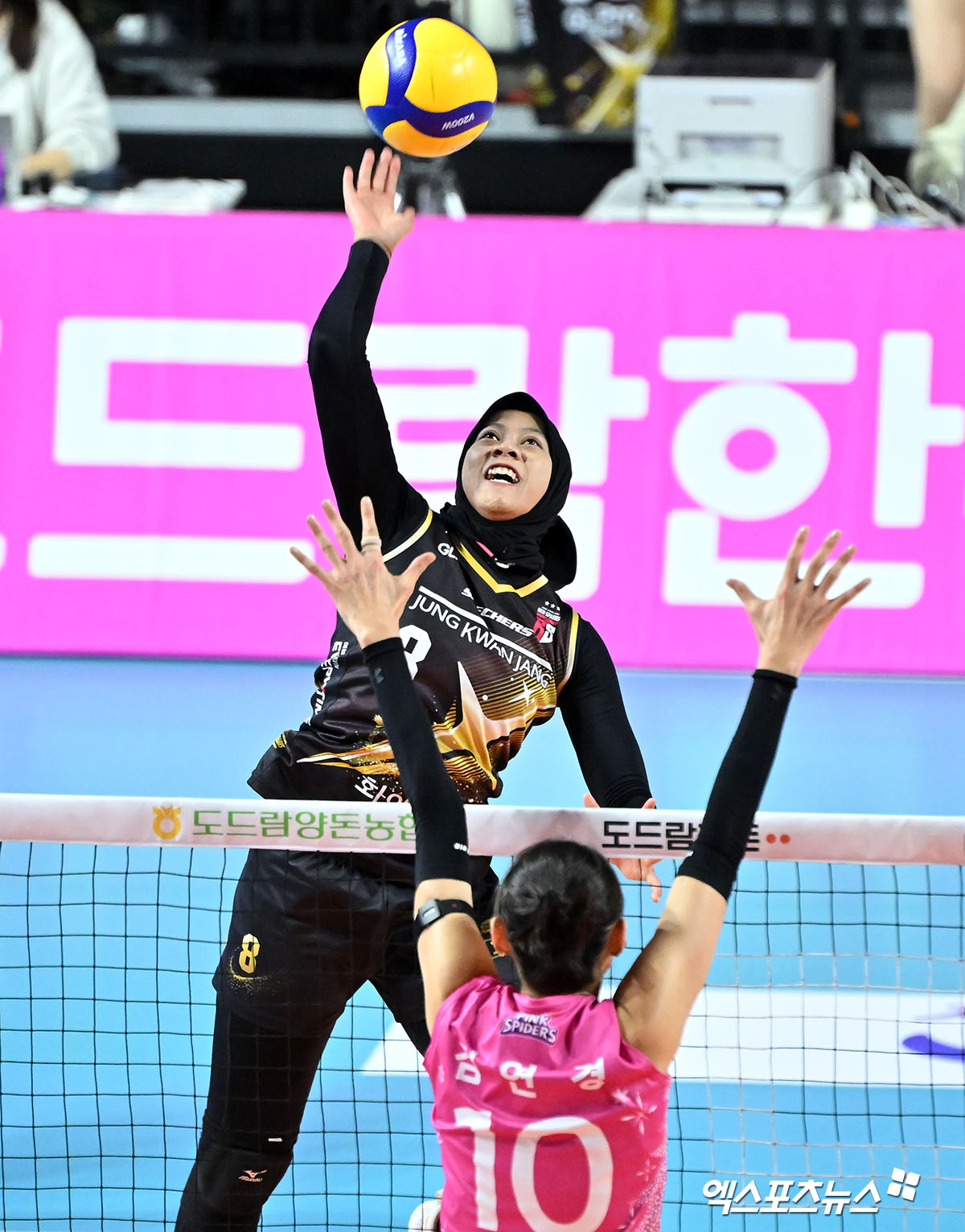 '8연승' 정관장 상승세 이끈 메가, 여자부 3R MVP…남자부는 비예나 - 나무뉴스