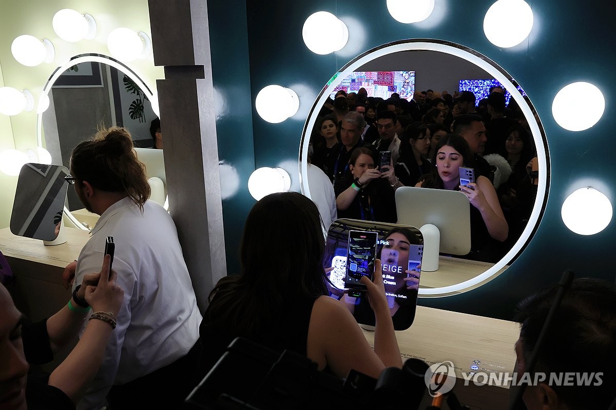 [CES 2025] AI 관리 받는 내 얼굴…온도·습도 자동조절 의류도 눈길 (연합뉴스) - 나무뉴스