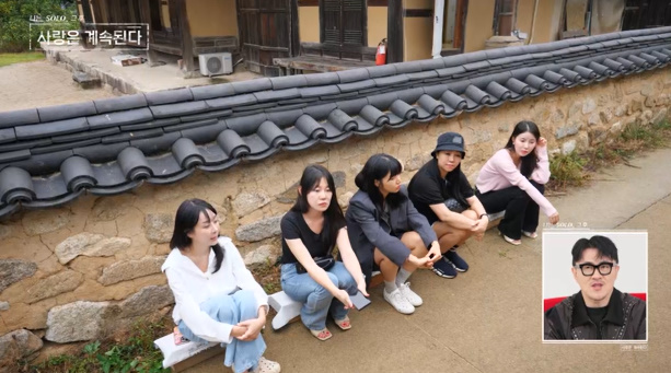 '오징어게임2' 꺾은 '나솔사계', 뽀쪽 셀카→손깍지 스킨십 '3MC 난리' (엑스포츠뉴스) - 나무뉴스