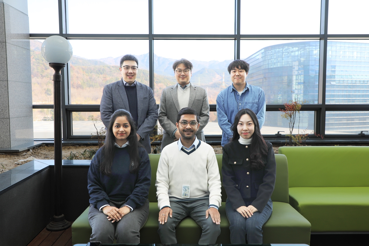 DGIST 연구팀 "움직임·압력으로 전기·빛 동시생성 센서 개발" - 나무뉴스