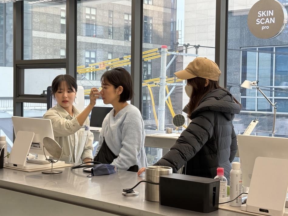 Mz성지 굳힌 성수동에 K패션·뷰티 총집결…외국인도 북적 나무뉴스