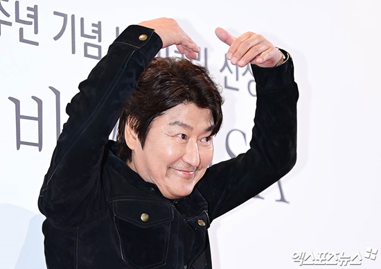 송강호 "'JSA' 25년 전 내 모습, 이병헌 부럽지 않게 젊고 잘 생겨" 폭소 (엑's 현장)[종합] (엑스포츠뉴스) - 나무뉴스