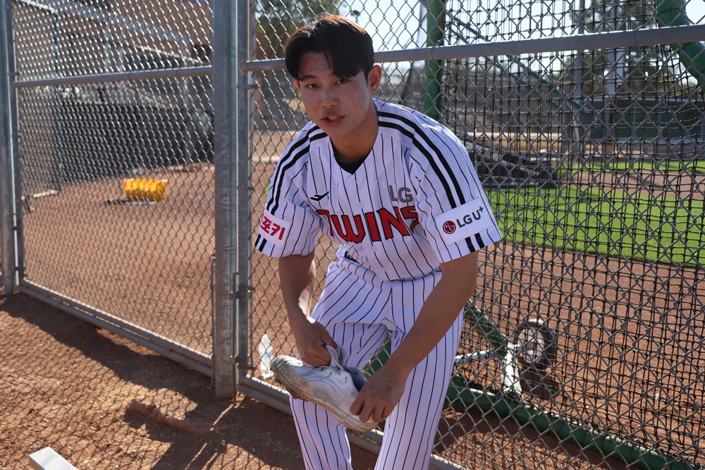 "안정됐을 때 160km 도전하고 싶어"…벌써 광속구 쾅쾅! LG '특급 신인' 기대 만발 (엑스포츠뉴스) - 나무뉴스