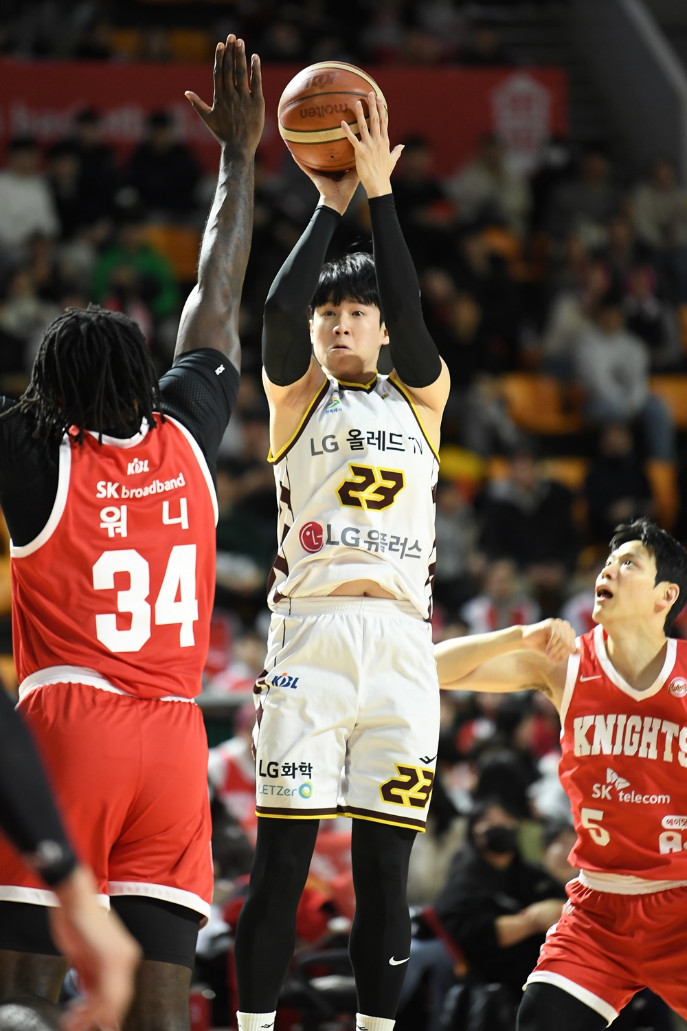 '3점슛 900개' KBL 13번째 진기록에도 아쉬워했던 베테랑, 왜? - 나무뉴스