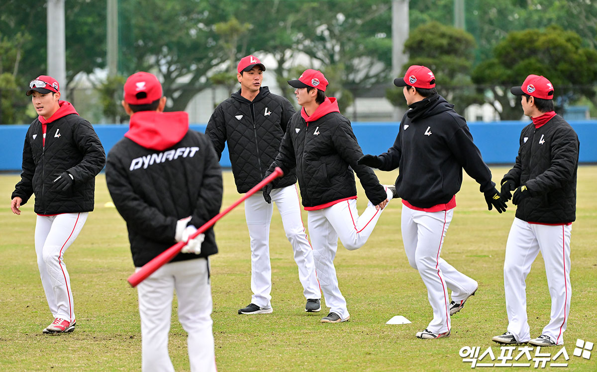 SSG '스트레칭도 즐겁게'[포토] - 나무뉴스