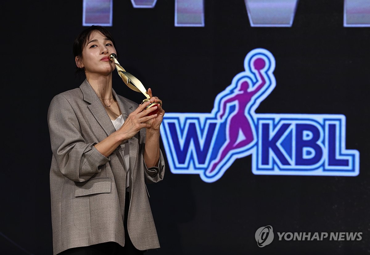 김단비, 만장일치 MVP·8관왕의 품격…여자농구 6라운드 MVP 수상 [오피셜] - 나무뉴스