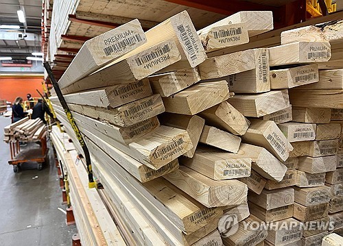 트럼프 "목재 수입 안보영향 조사하라"…韓싱크대도 관세 사정권(종합) (연합뉴스) - 나무뉴스