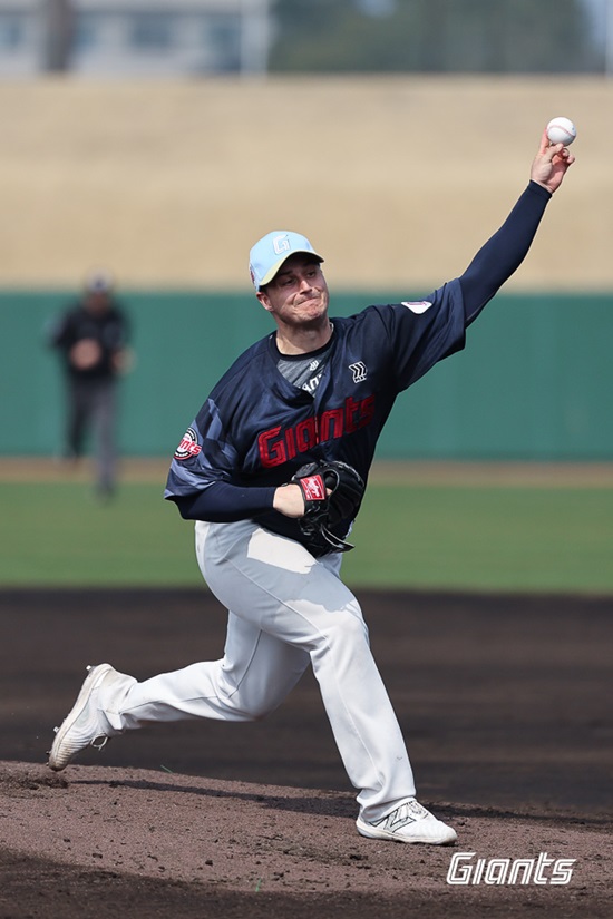 "최대 32G 등판·154km 목표"…'최고 151km' 지바롯데전 3이닝 2K 무실점 쾌투, 사직예수 대체자 잘 데려왔네 [미야자키 인터뷰] - 나무뉴스