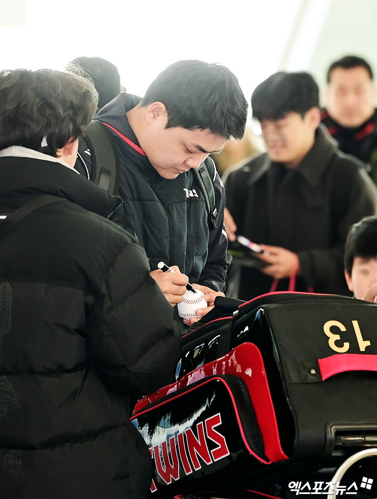 "145km 이상 나와야 한다" 장현식 기다리는 LG…사령탑, 구속을 강조했다 [인천공항 현장] (엑스포츠뉴스) - 나무뉴스