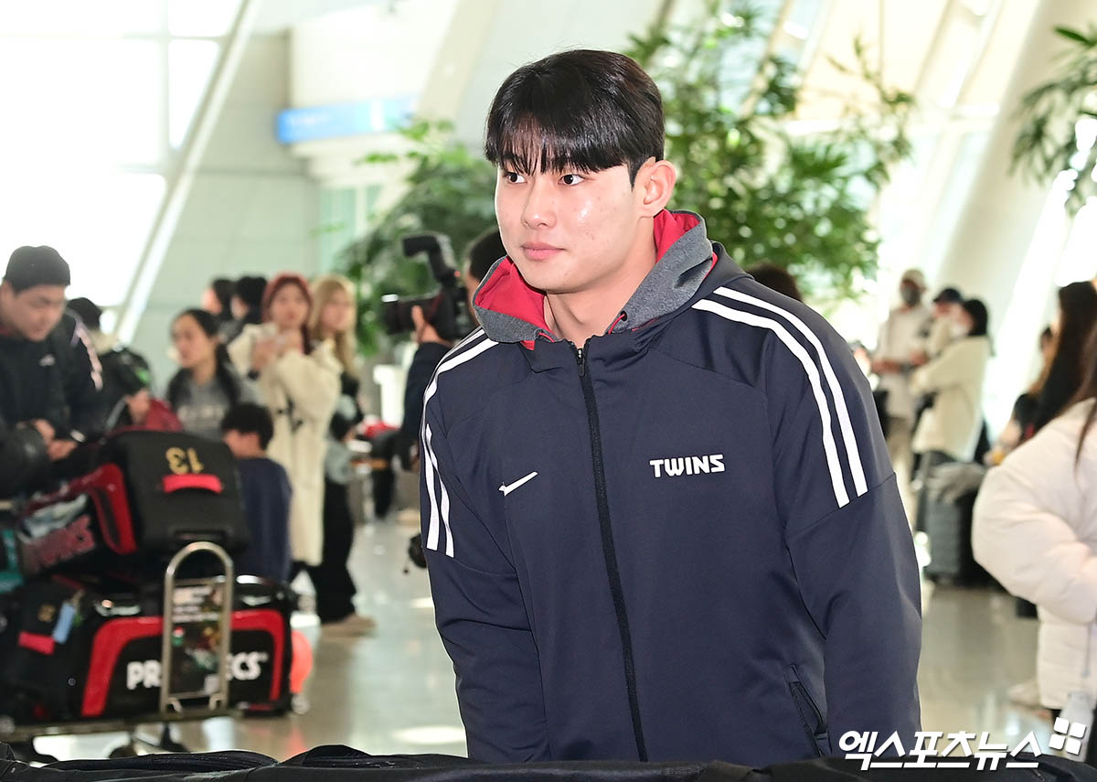 "연습경기 부진? 오히려 좋아" 이렇게 당돌한 신인 또 있었나…'LG 1R' 김영우 "목표는 신인왕" (엑스포츠뉴스) - 나무뉴스