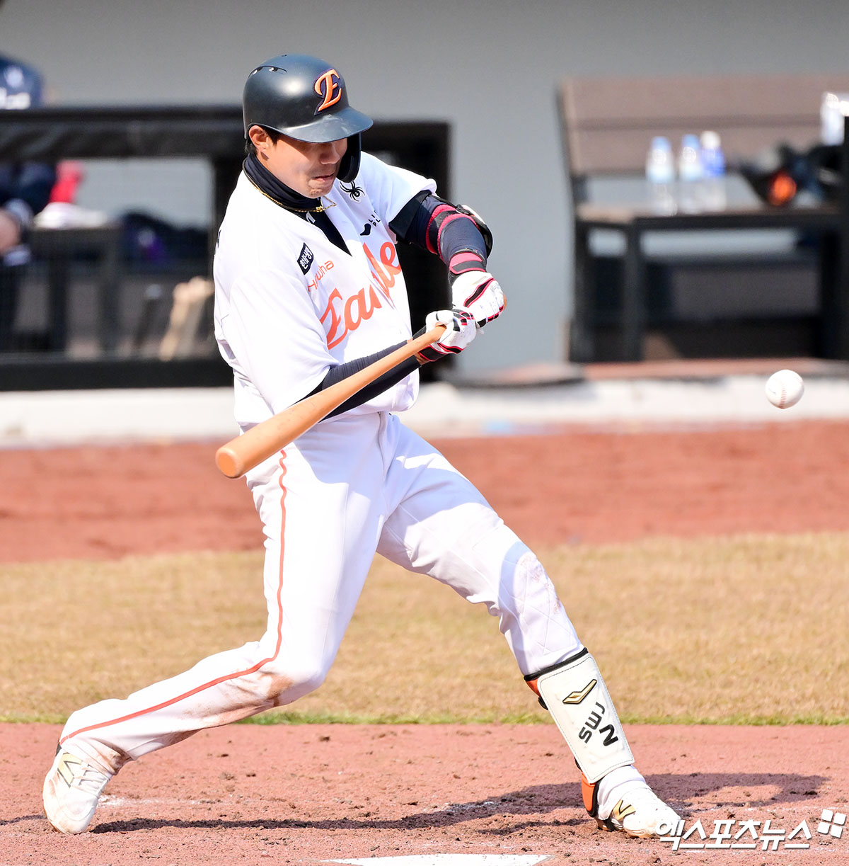 '드디어 쳤다! 심우준 2타점+폰세 4이닝 KKKK 무실점' 한화, SSG 3-1 꺾고 시범경기 첫 승 [문학:스코어] (엑스포츠뉴스) - 나무뉴스