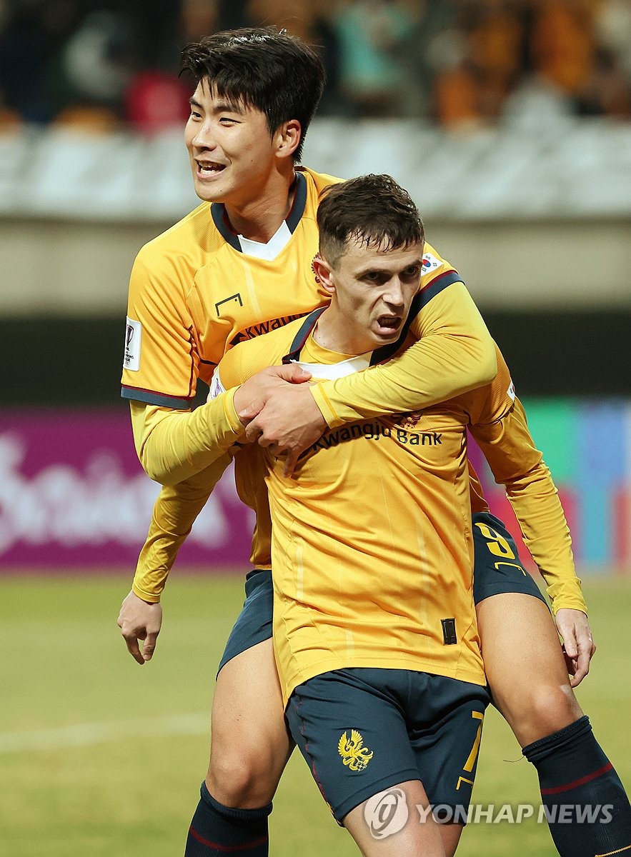 '이정효 매직' 광주FC, 초대형 기적 쓰다…0-2→3-2 대역전극! 日 고베 꺾고 시민구단 최초 ACLE 8강 진출 [현장 리뷰] (엑스포츠뉴스) - 나무뉴스
