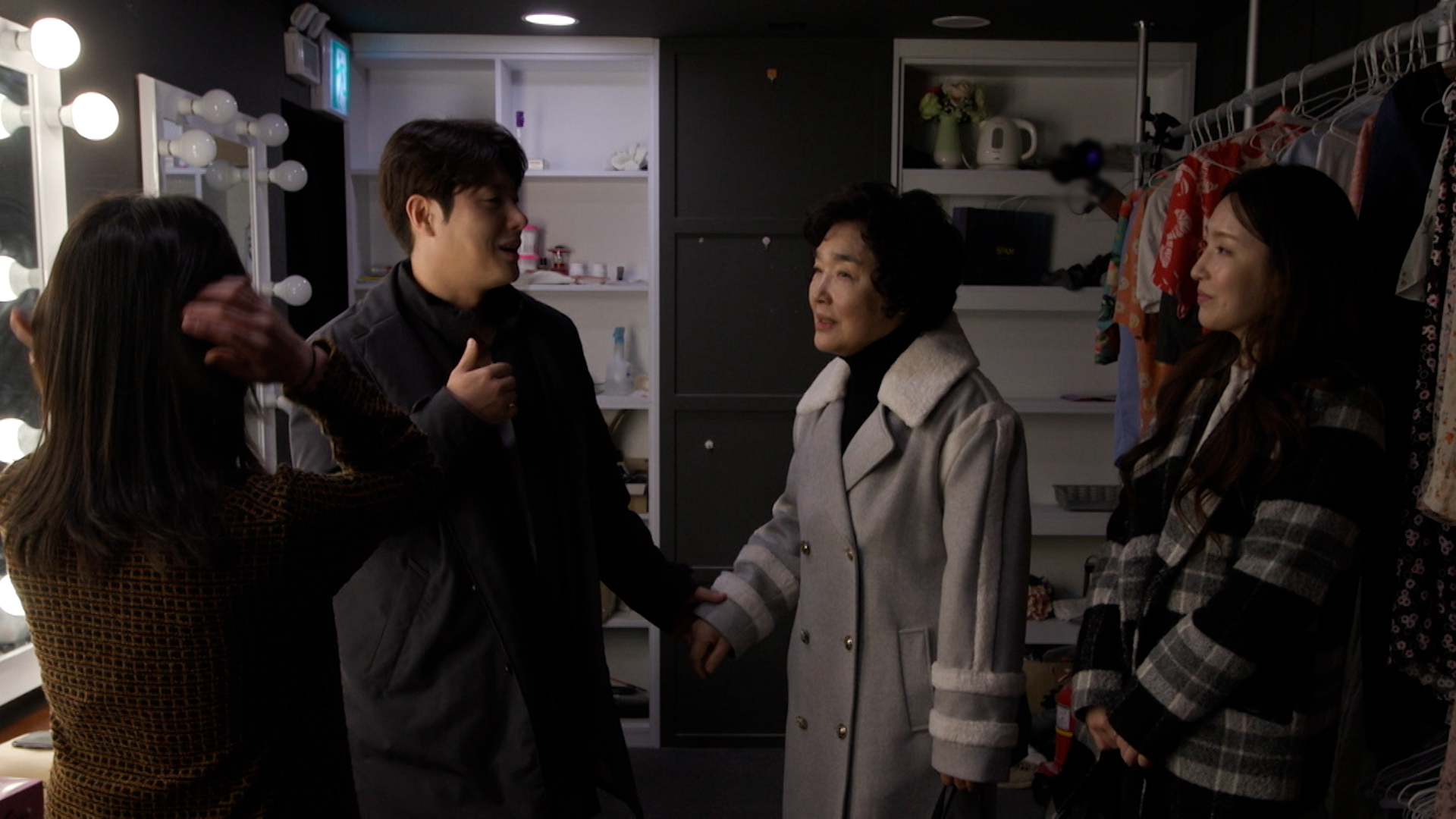 '40세' 신정윤, 상대 배우와 열애설…"사랑은 이렇게 시작하는 것" (다컸는데 안나가요) (엑스포츠뉴스) - 나무뉴스