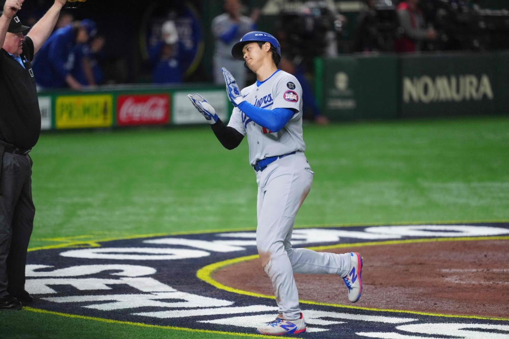 다저스가 먼저 웃었다! '야마모토 5이닝 쾌투+오타니 멀티히트' 앞세워 컵스 4-1 제압 [도쿄시리즈] - 나무뉴스