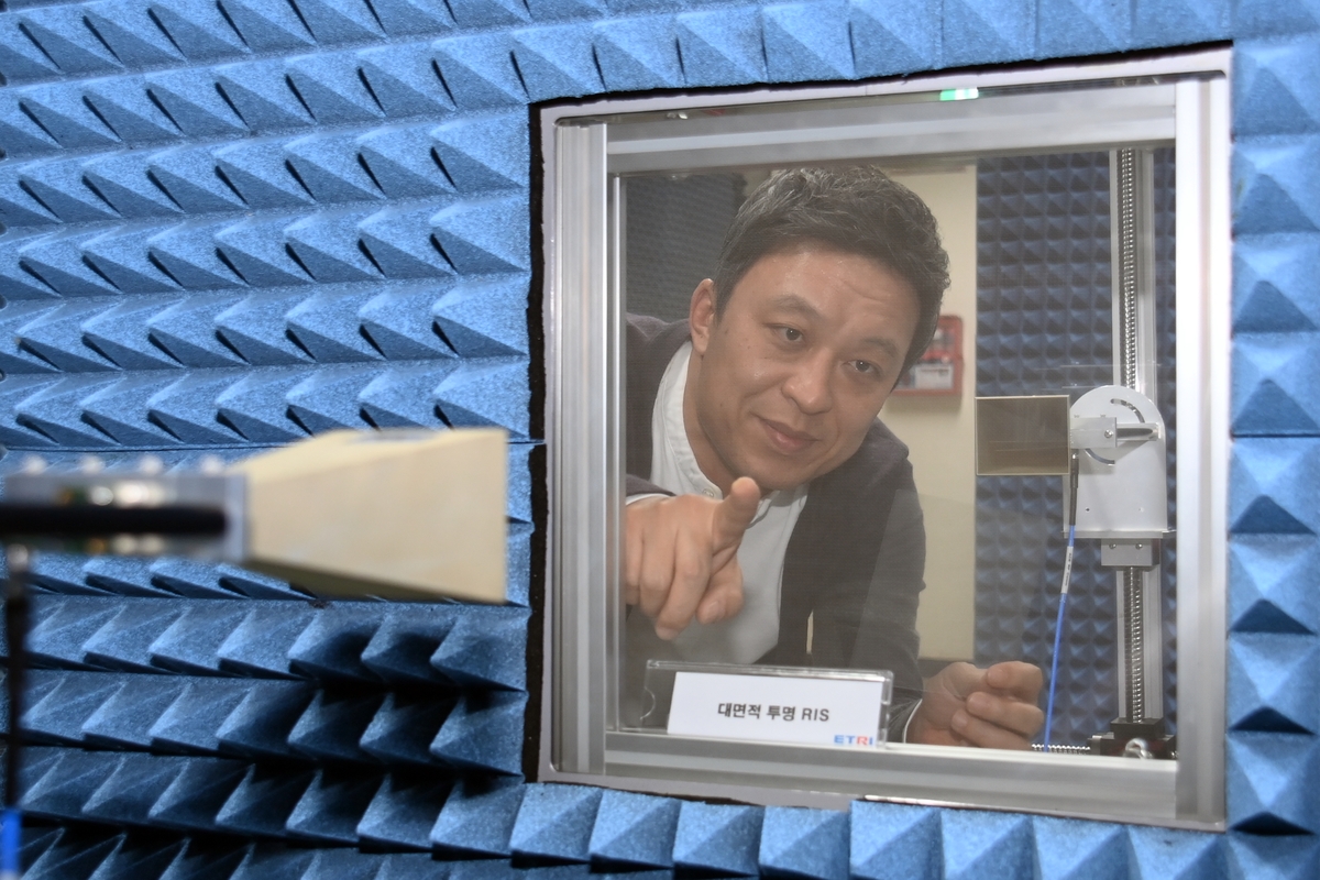 ETRI, 중계기 없이도 실내 통신 가능한 RIS 안테나 개발 - 나무뉴스
