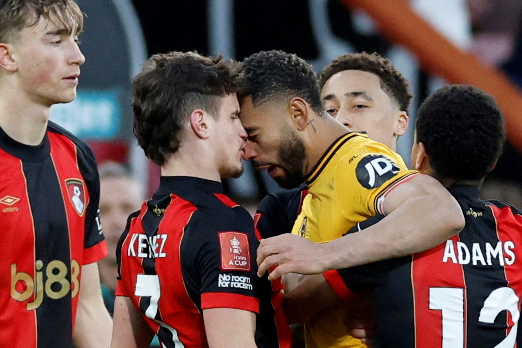 황희찬 '충격의 2부 강등' 현실화 되나…'박치기 퇴장' 핵심 FW, 1G 출전 정지 '추가 확정'→토트넘전 복귀 (엑스포츠뉴스) - 나무뉴스