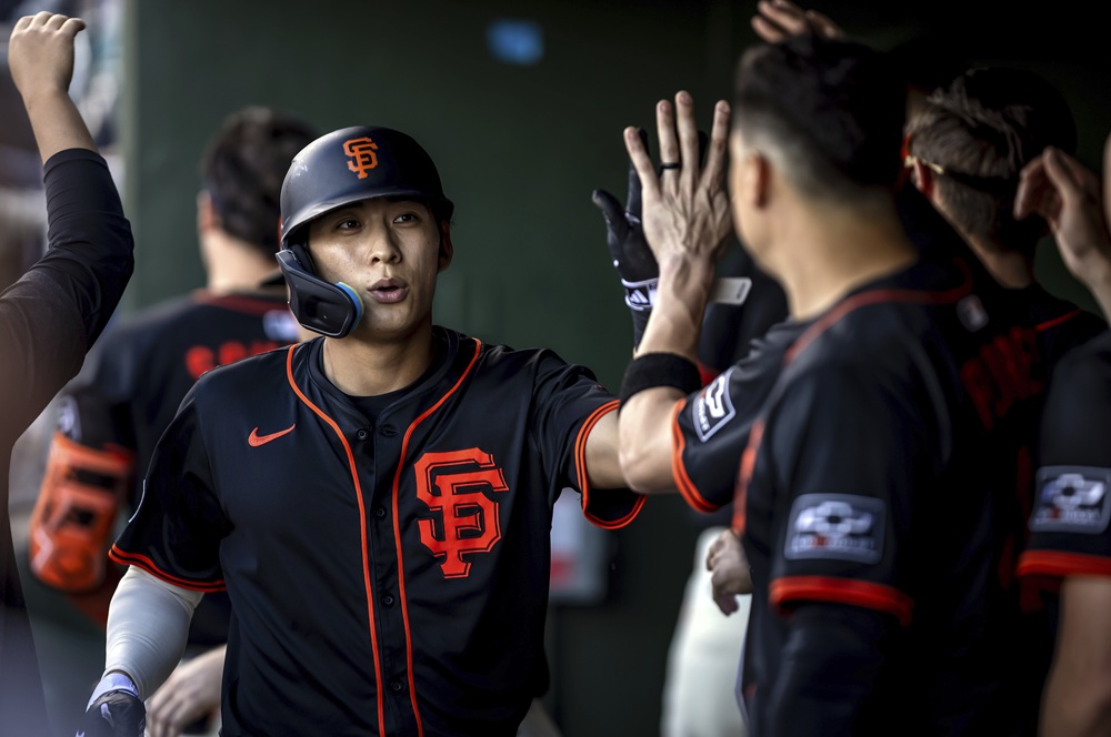 이정후 '눈 야구'→2G 만에 첫 안타+타점 신고…도루로 '발 야구'까지 - 나무뉴스