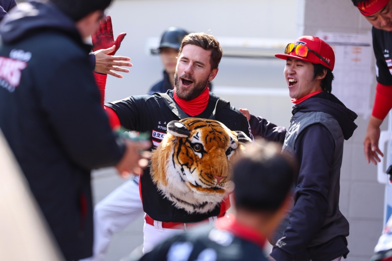 '폰세→와이스→류현진에 쾅쾅쾅!' KIA 위즈덤, KBO 적응 끝났다…3G 연속 홈런 괴력 [대전 라이브] (엑스포츠뉴스) - 나무뉴스